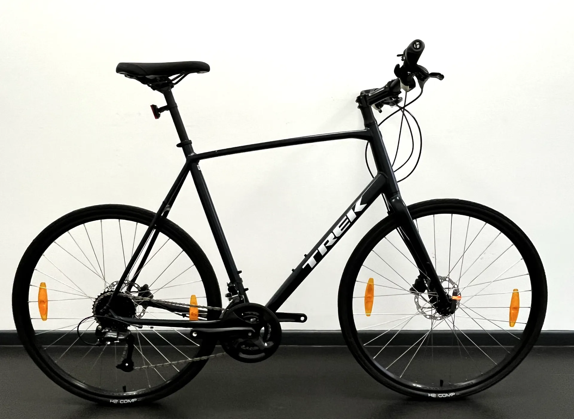 EX DISPLAY Trek FX 2 Disc Hybrid Bike XX-Large 2023 in Nautical Navy